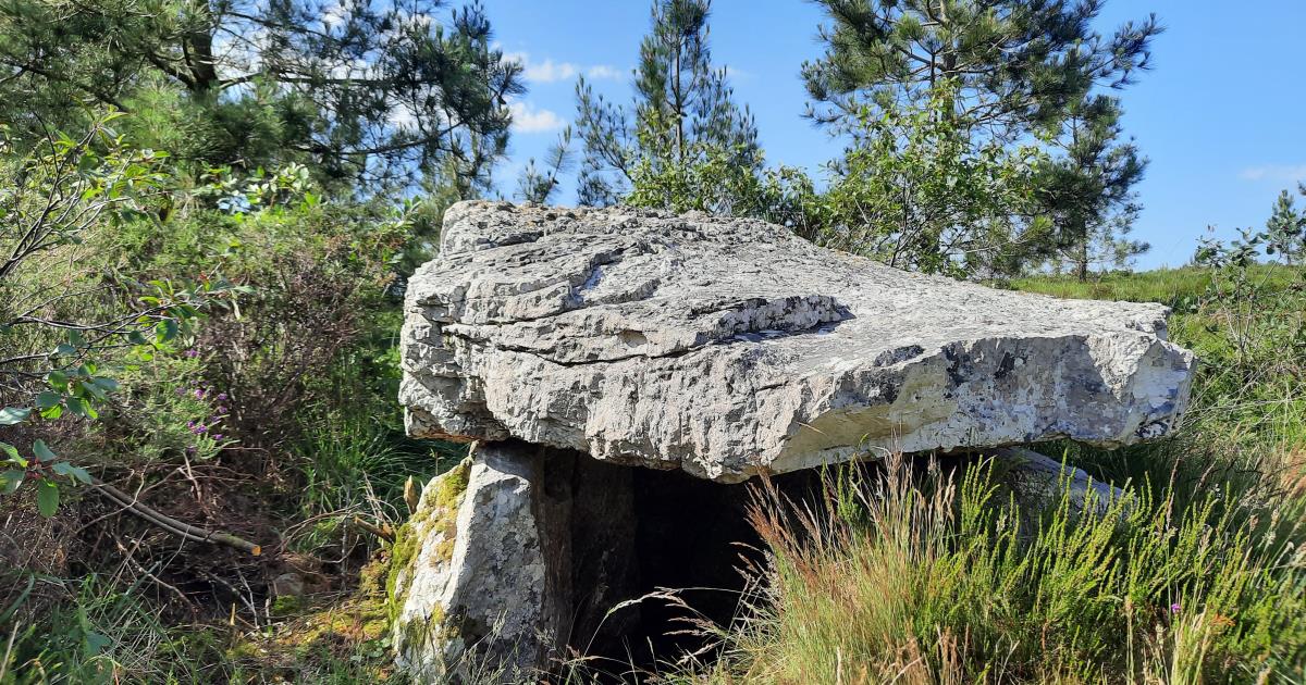 Dolmen du Voulven - Tourisme Menez-Hom Atlantique (Bretagne - Finistère)