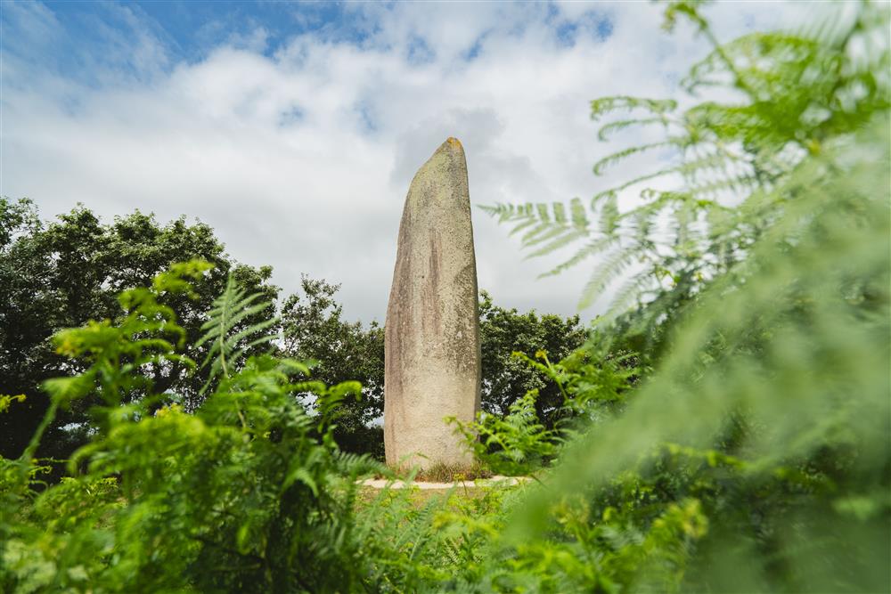 Menhir de Kerloas - Office de tourisme Iroise Bretagne